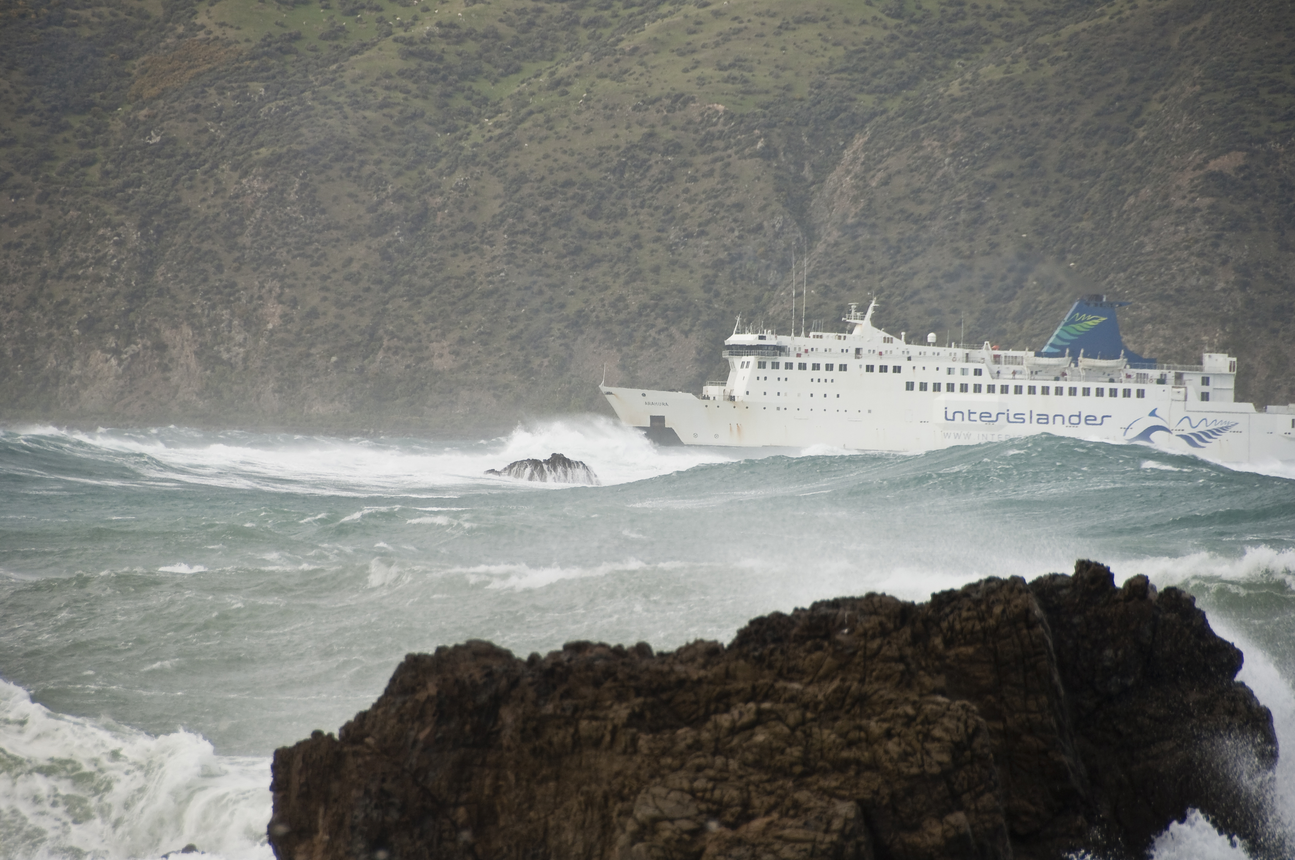 Interisland ferry enters Wellington harbour | Earth Sciences New ...