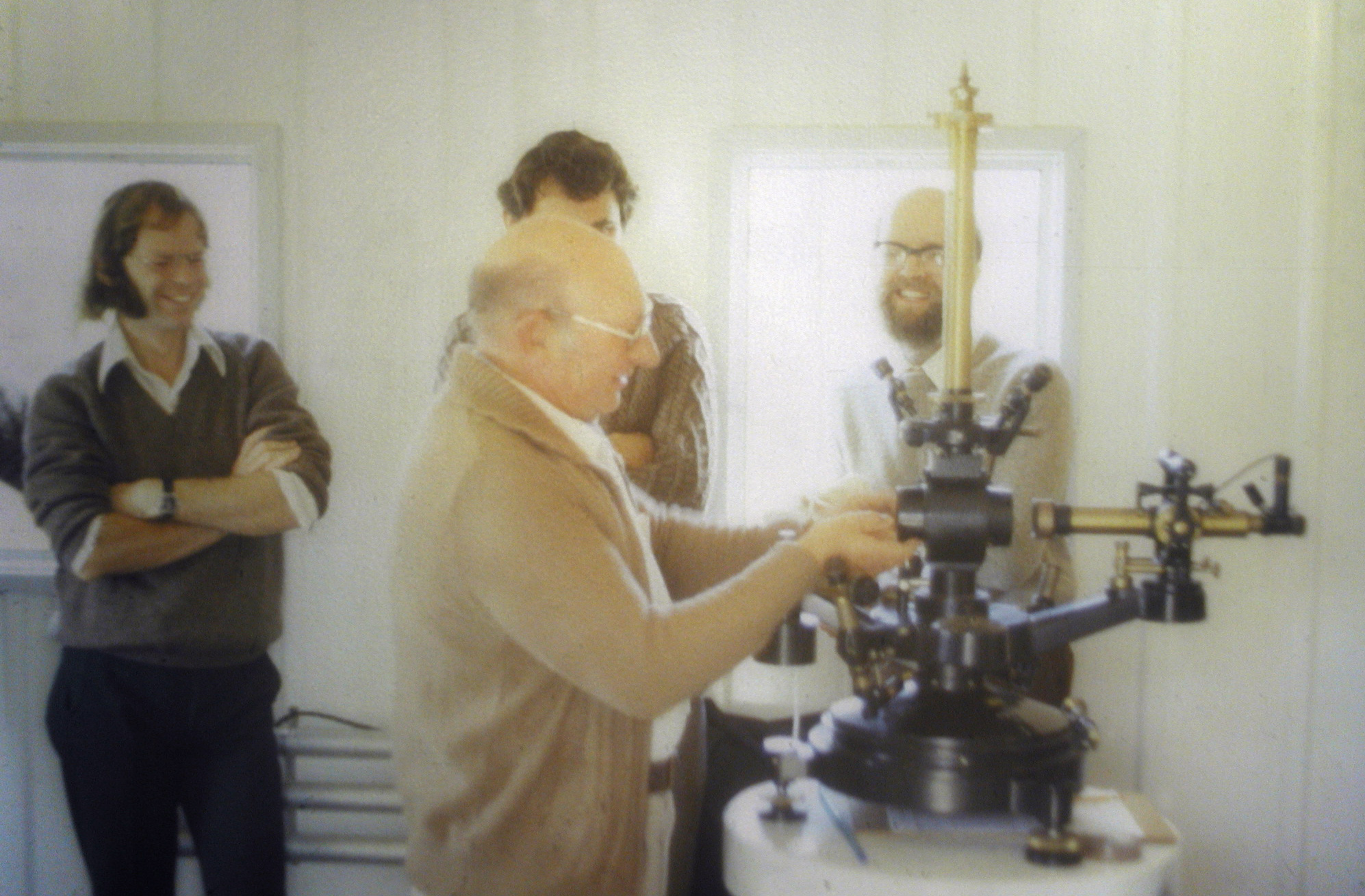 Des Rowles demonstrates instrument | Earth Sciences New Zealand | NIWA