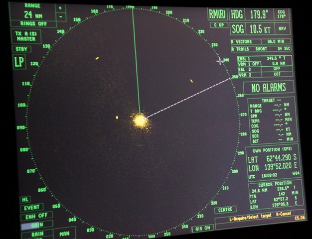 Radar screen with 3 icebergs | NIWA Radar screen with 3 icebergs | NIWA
