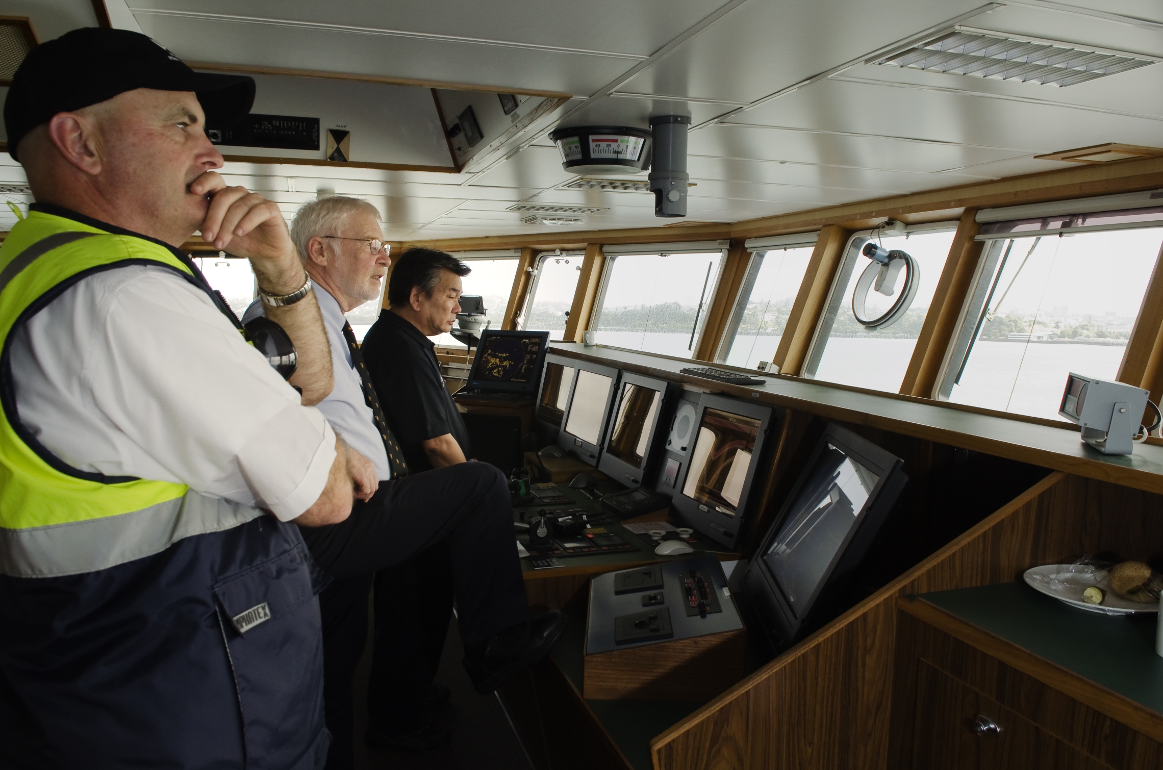 Crew on the bridge of R.V. Tangaroa | Earth Sciences New Zealand | NIWA